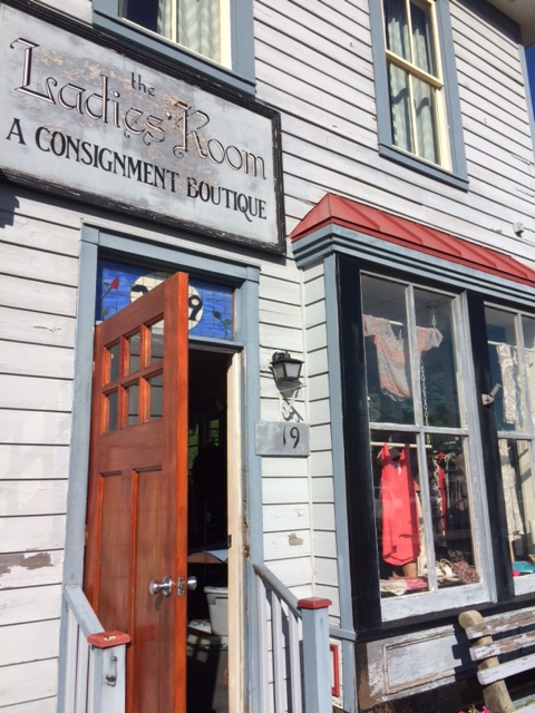 A Trip to The Ladies’ Room – ThriftStyle
